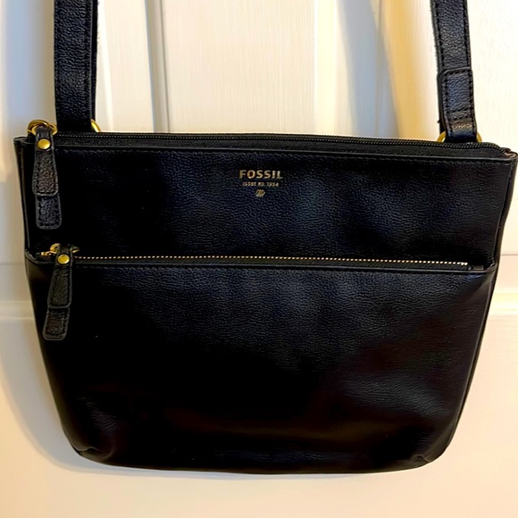 Fossil | Bags | Fossil Leather Fiona Cross Body Bag With Key Zipper ...